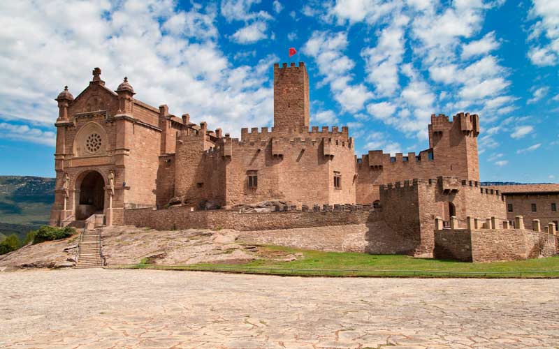 Entre el río Aragón y el 'mar de los Pirineos': el pueblo encumbrado ...